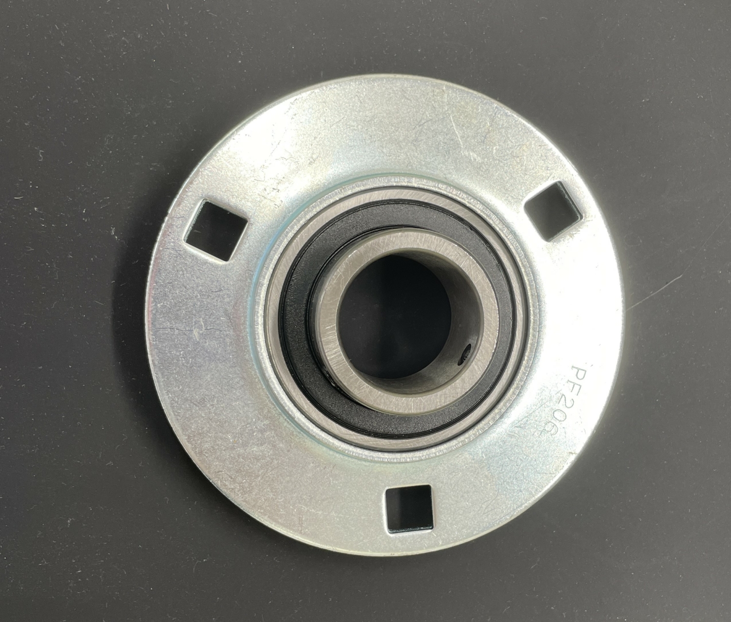 Flanged mounted bearing - AGCIS